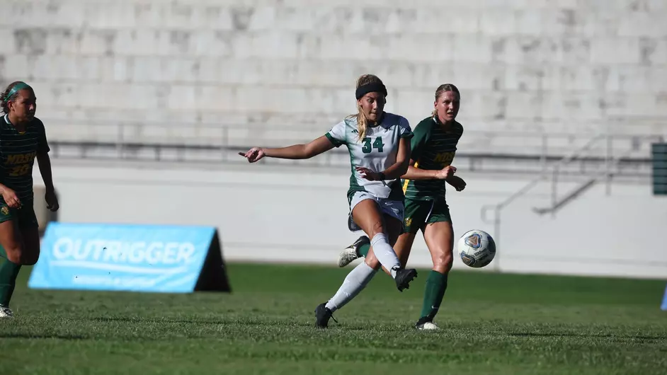 Hawaii Soccer Snaps Skid with 4-1 Win | News, Sports, Jobs - Maui News